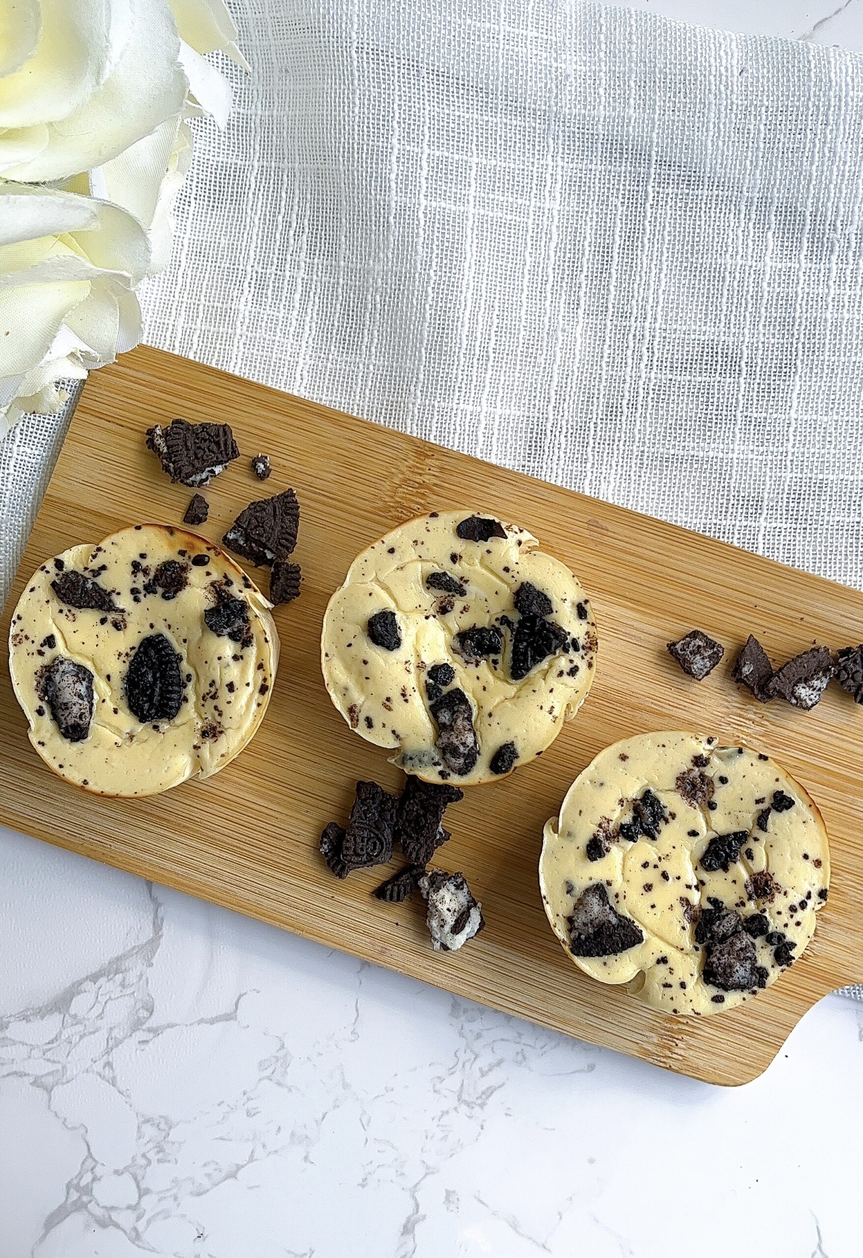 Low Calorie Baked Oreo Cheesecakes - Eliya Eats
